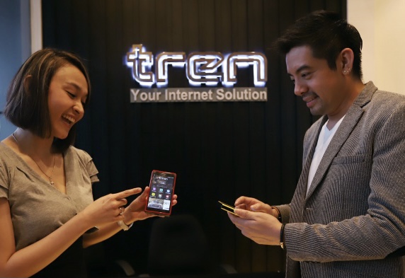 Pasangan Artis Martin Carter dan Allia Rosa Sibuk Bisnis Modem :: Tren